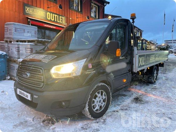 Kranbil - Flakbil FORD TRANSIT med HIAB 017T-2 | Blinto auktioner