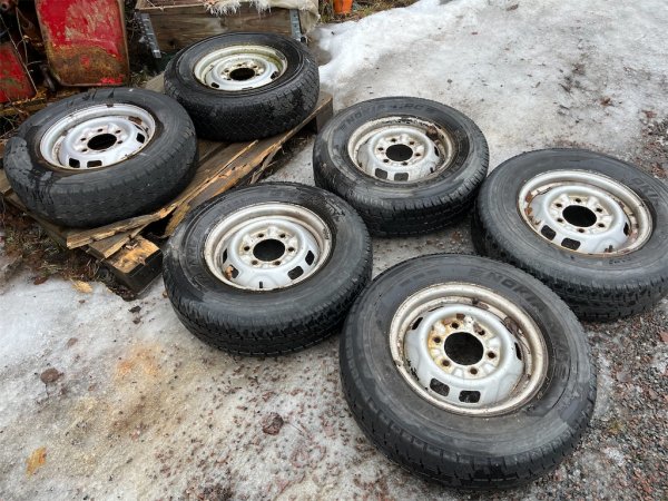 6st Hjul Pickup - 195R14C | Blinto auktioner