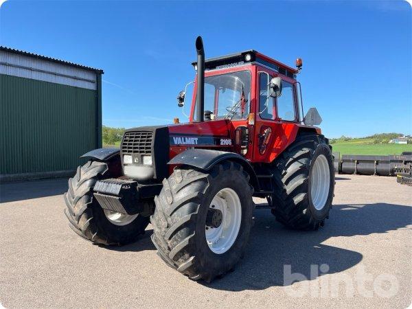 Traktor - VALMET 2105-4 | Blinto auktioner