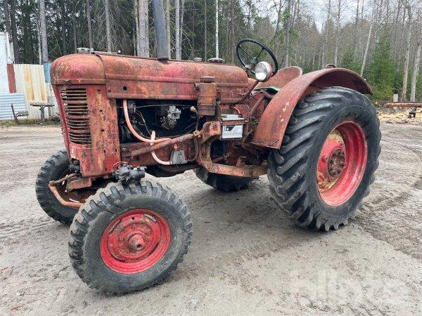 Traktor - Volvo T-31 | Blinto auktioner