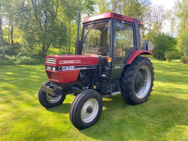 Traktor - CASE INTERNATIONAL 585XL | Blinto auktioner