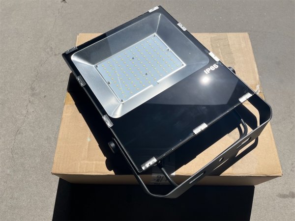 6st LED Strålkastare - FLOOD LIGHT 100w | Blinto auktioner