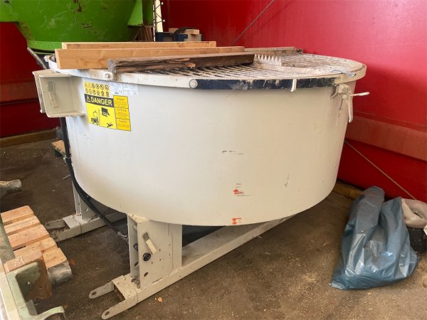 Cementblandare 1,2m3 - FK machinery UNCH 1200 | Blinto auktioner