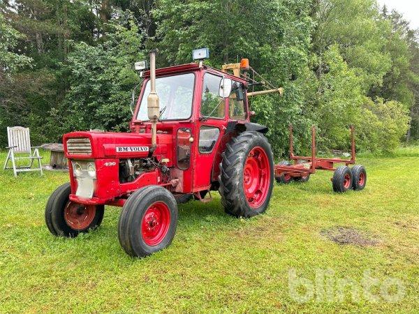 Traktor & skogsvagn - BM-VOLVO T 430 & KMA kärra | Blinto auktioner