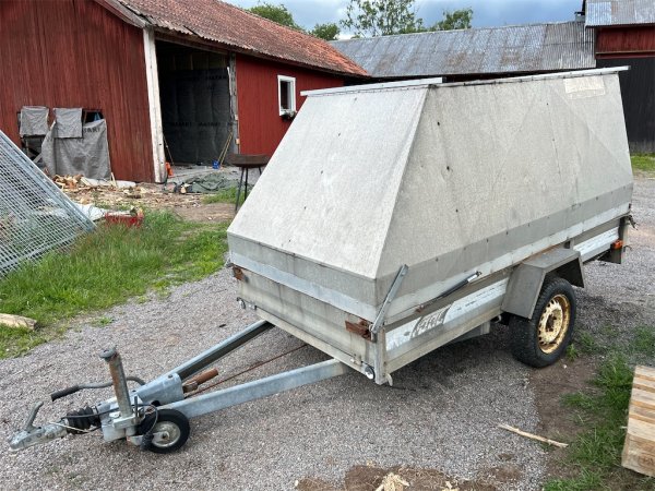 Släp - Kåpvagn FOBO M750 | Blinto auktioner