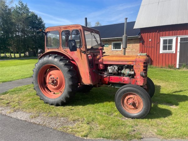 Traktor - BOLINDER-MUNKTELL/VOLVO Boxer 350 | Blinto auktioner