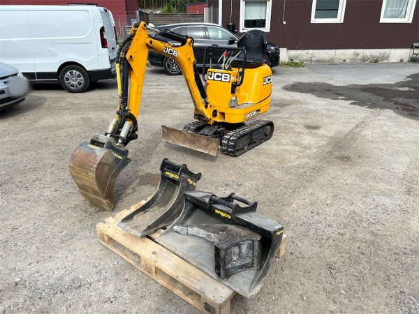 Minigrävare - JCB 8008 CTS med Engcon redskap | Blinto auktioner
