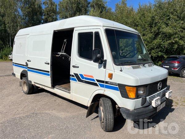 Skåpbil - MERCEDES BENZ 409 D | Blinto auktioner