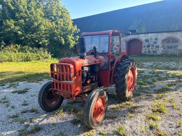 Veterantraktor - Nuffield 342 | Blinto auktioner