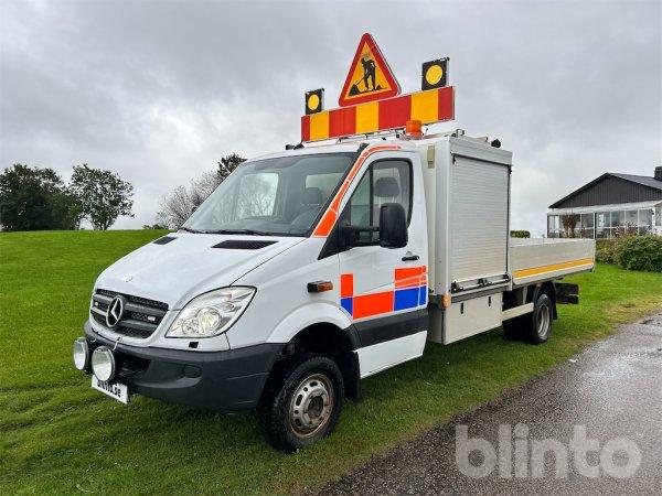 Lastbil - Mercedes-Benz Sprinter 516 CDI 4x4 Skåp & HIAB 008T Kran ...