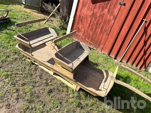 Antik - Släde med medar | Blinto auktioner