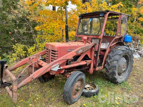 Traktor - MCCORMICK INTERNAT B250 | Blinto auktioner