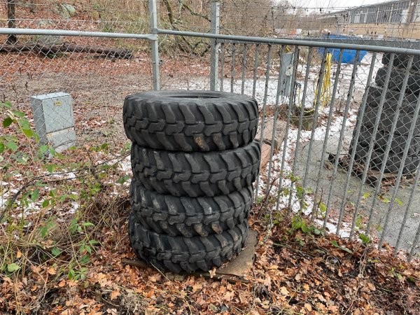 Däck hjullastare - Dunlop SP T9 365-80R20 | Blinto auktioner