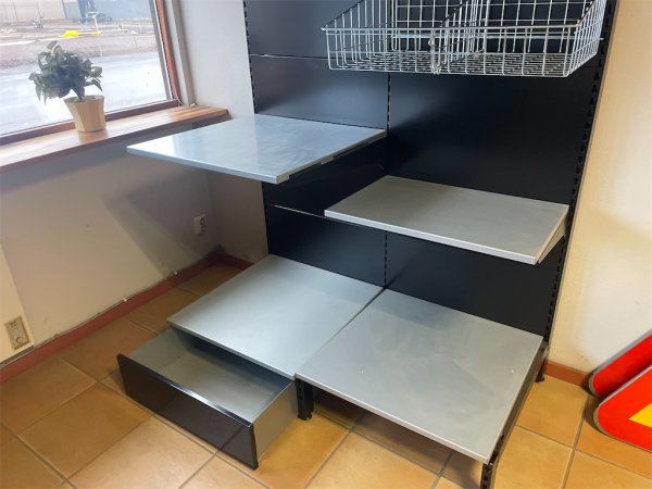 Hyllsystem - Weland butiksinredning | Blinto auktioner