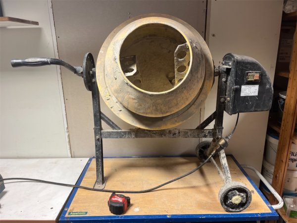 Betongblandare - HCM225 | Blinto auktioner