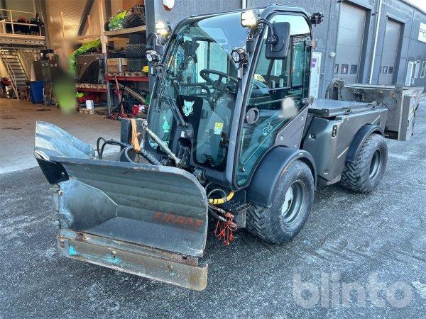 Traktor - Redskapsbärare / MULTIHOG CX75 med Fjärås-redskap | Blinto ...