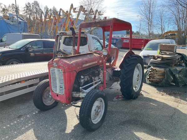 Traktor - Massy Ferguson 35 Renoveringsobjekt | Blinto auktioner