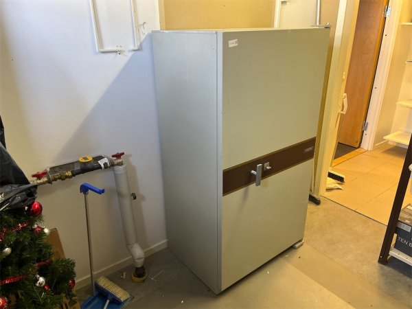 Säkerhetsskåp - Hadak mod 633 | Blinto auktioner