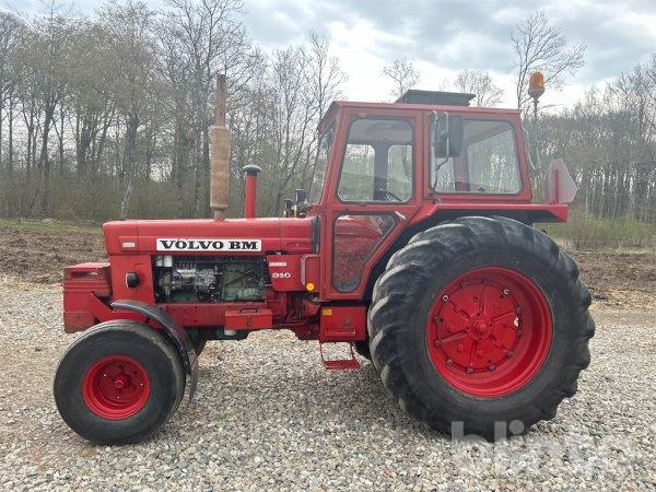 Traktor - VOLVO-BM T 810 C | Blinto auktioner