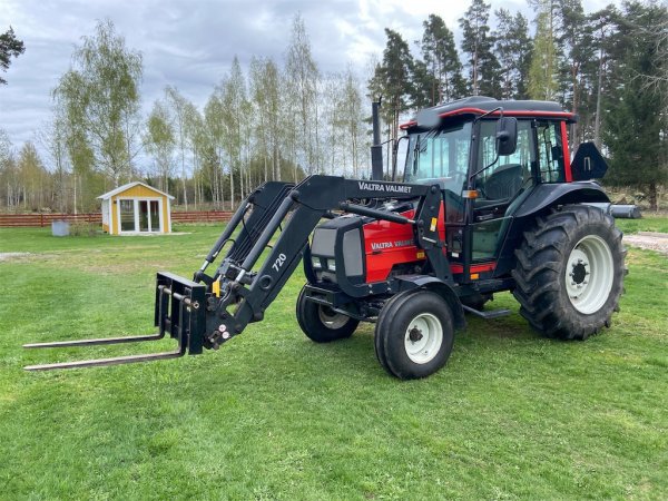 Traktor - VALMET 600-2 | Blinto auktioner