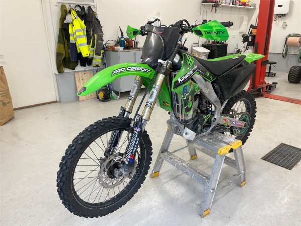 Cross / Dirtbike - Kawasaki 250 4-taktare | Blinto auktioner