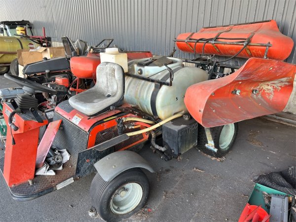 Spruttruck - Smithco spraystar 1000 | Blinto auktioner