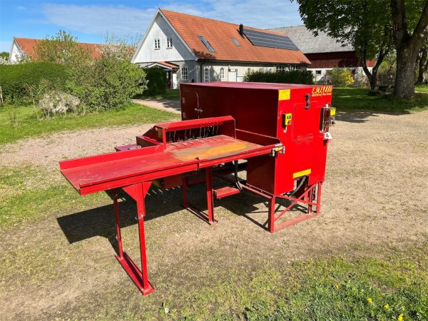 Mini balpress - Esch hay equip modell 3 | Blinto auktioner