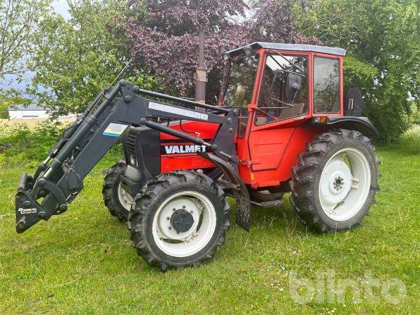 Traktor - VALMET 405-4 Lastare & 2 redskap - 1976 timmar | Blinto auktioner