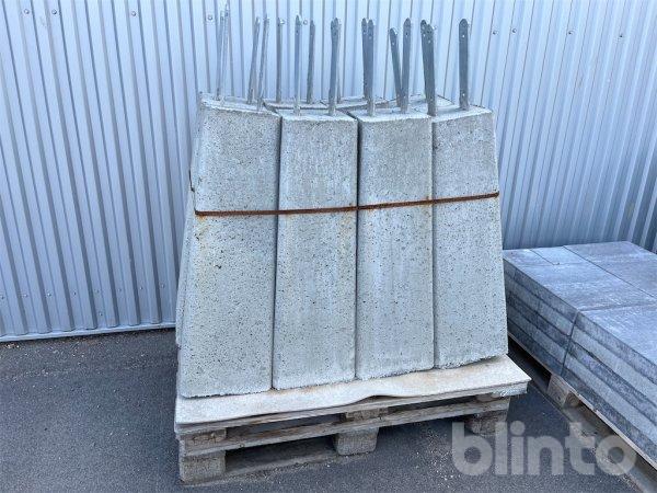 8 Betongplintar - 900 mm fast stolpsko 4” | Blinto auktioner
