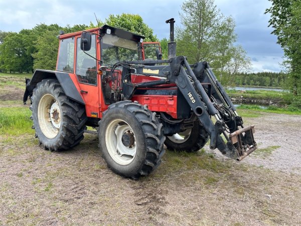 Traktor - VALMET 805-4 | Blinto auktioner