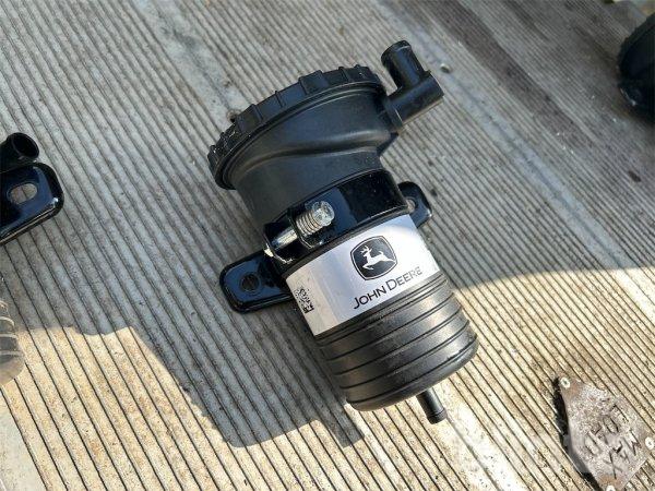 Filterhållare - John Deere RE547073 | Blinto auktioner
