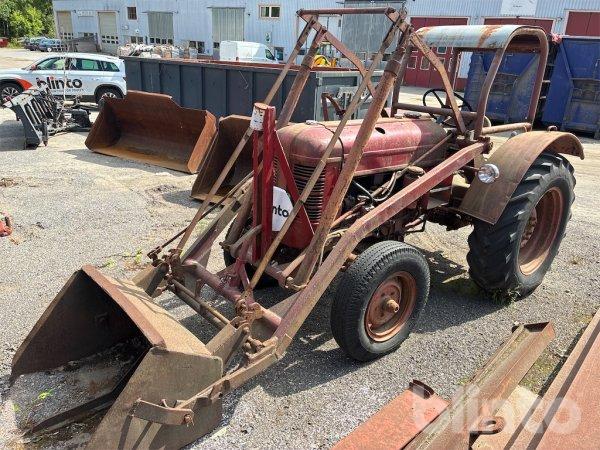 Traktor - Volvo T-31 | Blinto auktioner