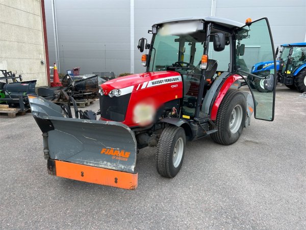 Traktor - MASSEY FERGUSON 1747 | Blinto auktioner