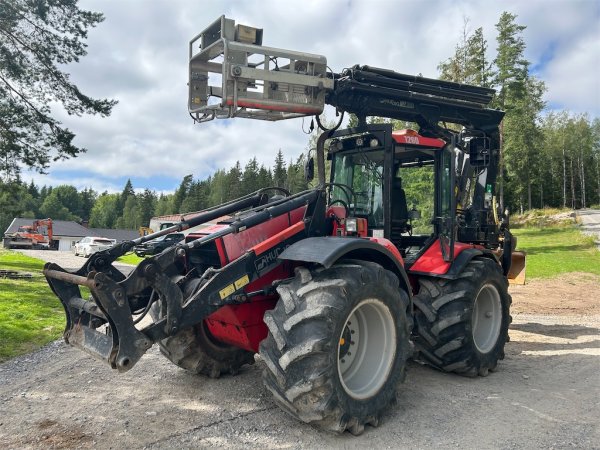 Linjetraktor - Huddig 1260 | Blinto auktioner