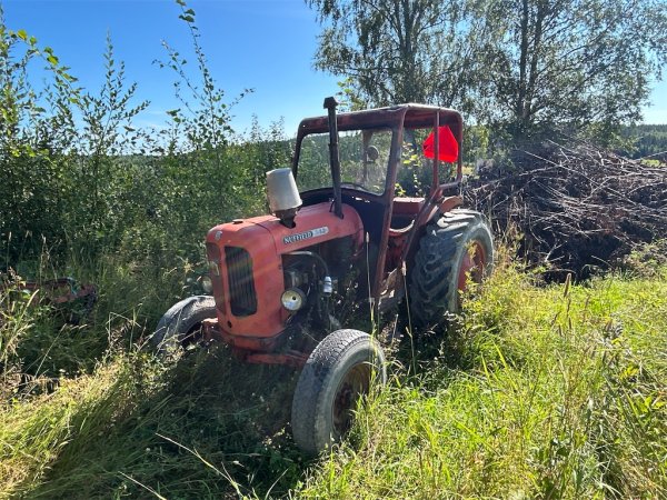 Traktor - NUFFIELD 342 | Blinto auktioner