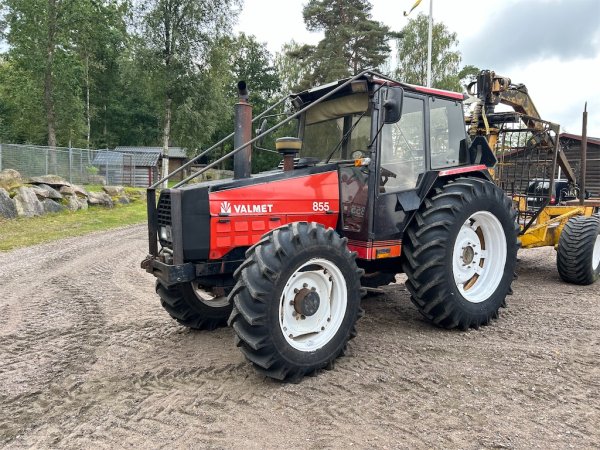 Traktor - VALMET 855-4 | Blinto auktioner