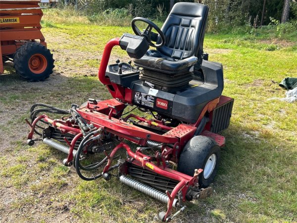 Cylinderklippare - Toro Greenmaster 3200-D Triplex | Blinto auktioner