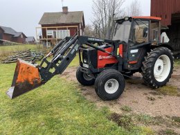 Traktor - Valmet 205 med lastare | Blinto